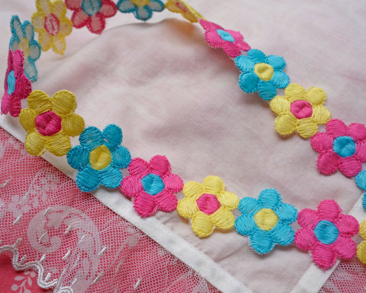Daisy Chain Embroidery Braid (3yds) – Chantal Trim Gallery